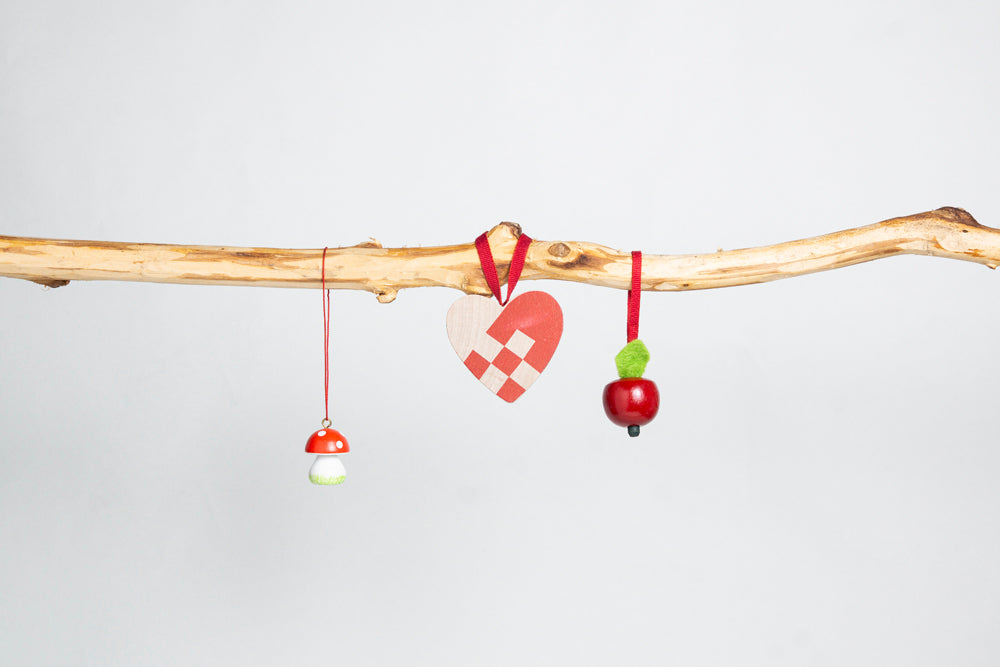 オーナメントセット1 / 赤いオーナメントとサンタさん – niiiwa